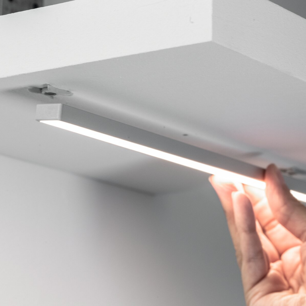 Ultradünne LED Leiste Aufputz, 4000K - Lichtdekor.de